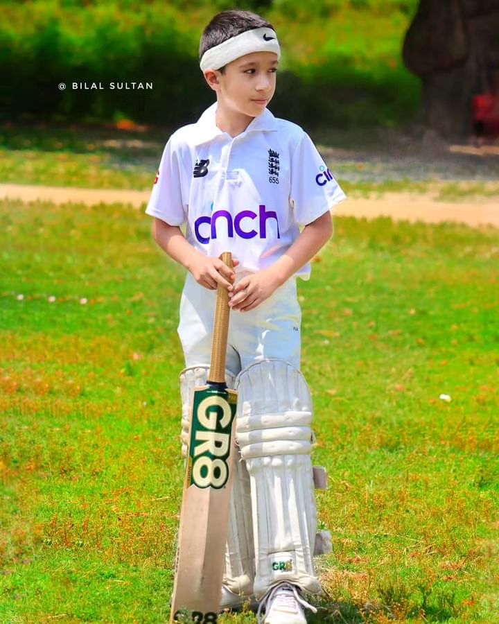 GR8 Cricket bat Kashmir Willow for professional | Monster 109m – Made ...